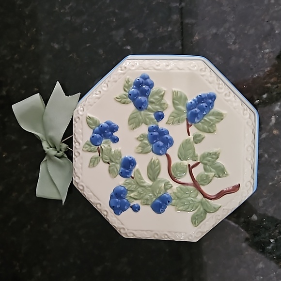 Avon | Dining | Avon Sweet Country Harvest Completer Pieces Decorator ...